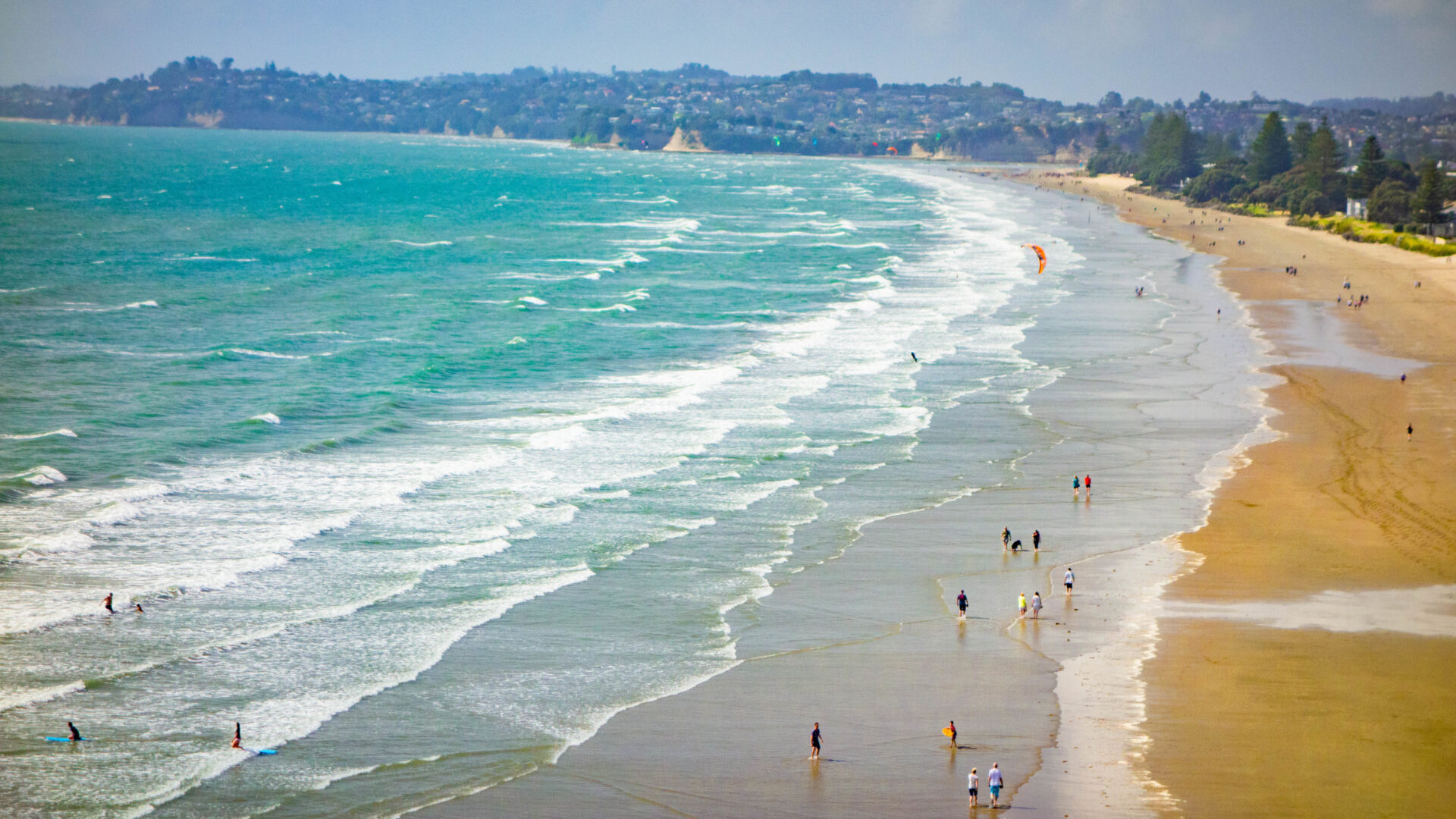 Best beaches to meet single girls in Auckland - Alpha Attraction